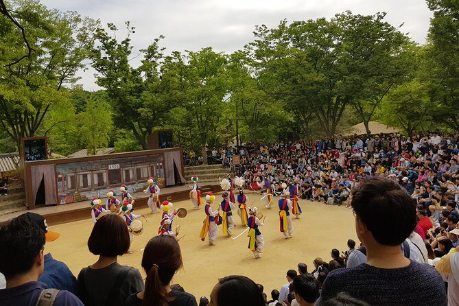Everland Theme Park & Korean Folk Village tour (private group) - Exploring the Korean Folk Village: Stepping Back in Time