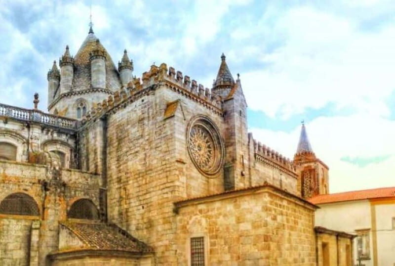 Évoras UNESCO Sites and the Enchanted Village of Monsaraz - A Balanced Look at the Tour Experience