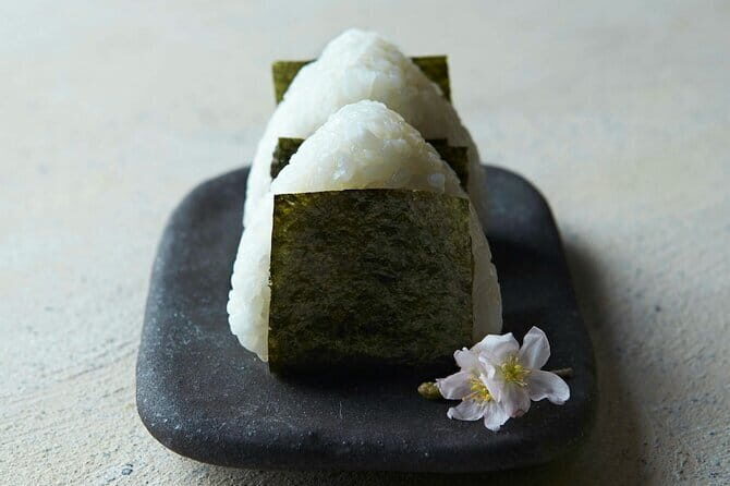 Excellent onigiri, karaage, and miso soup dishes in Tokyo - Key Points