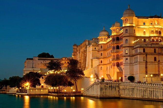 Exclusive 1-day Udaipur Tour with High End SUV Car. - Key Points