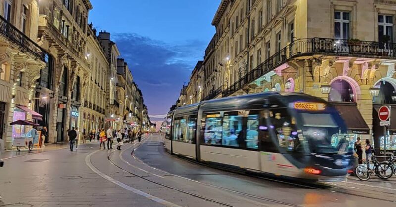 Exclusive! Bordeaux: Nighttime Highlights Walking Tour - Who Is This Tour Best Suited For?