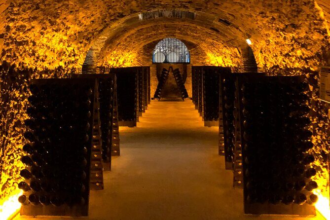 Exclusive Champagne Tour ( All included ): 2 Famous houses & restaurant - FAQs