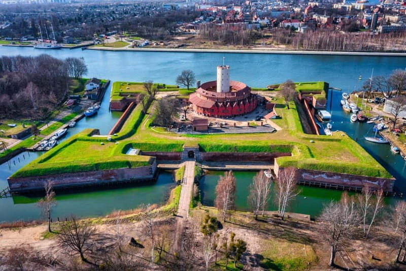 Exclusive cruise with a glass of prosecco from Gdansk to Hel - Key Points