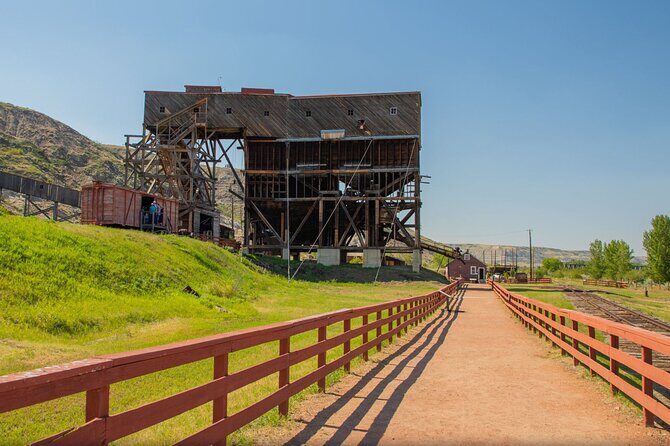 Exclusive Drumheller Private Tour from Calgary - The Scenic Hoodoo Formations and Bridge