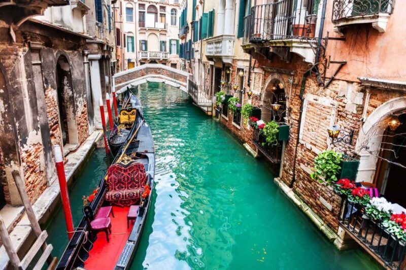 Exclusive Gondola Ride with Guided Old Town Tour - The Value of the Experience