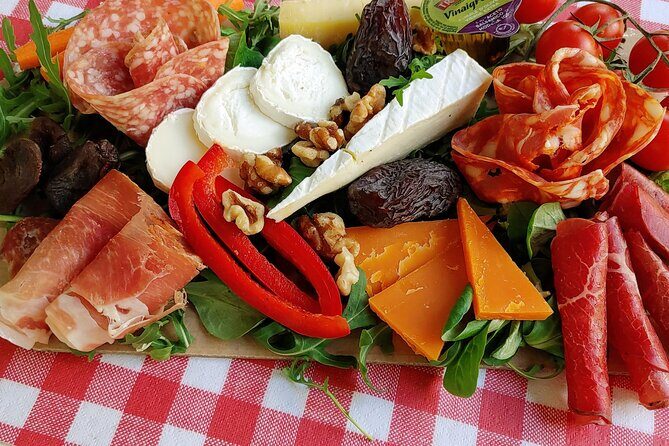 Exclusive Gourmet Picnic Experience at the Eiffel Tower - Reviews Speak Volumes