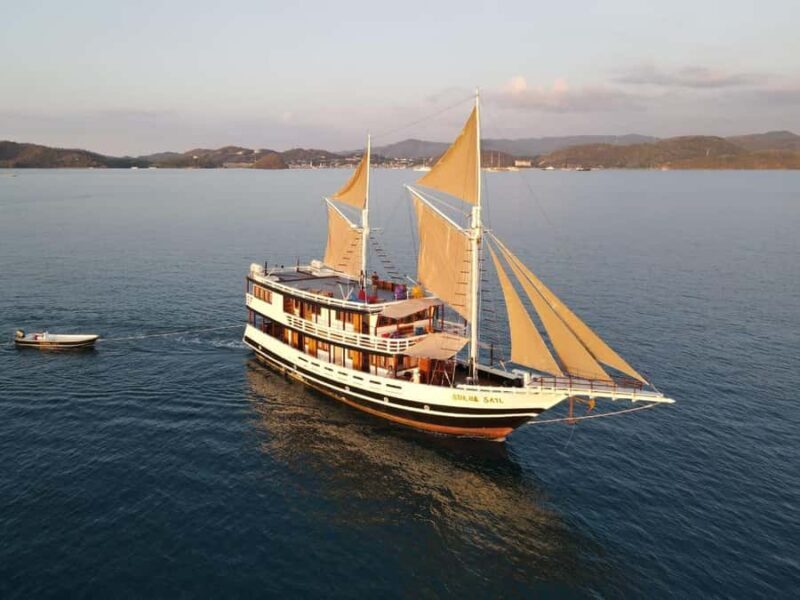 Exclusive Komodo Islands Sail Lombok to Flores 4 Days Trip - Key Points