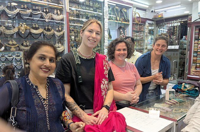 Exclusive Mumbai Suburbs Shopping for Fashion, jewelry and More - The Experience and Customer Satisfaction