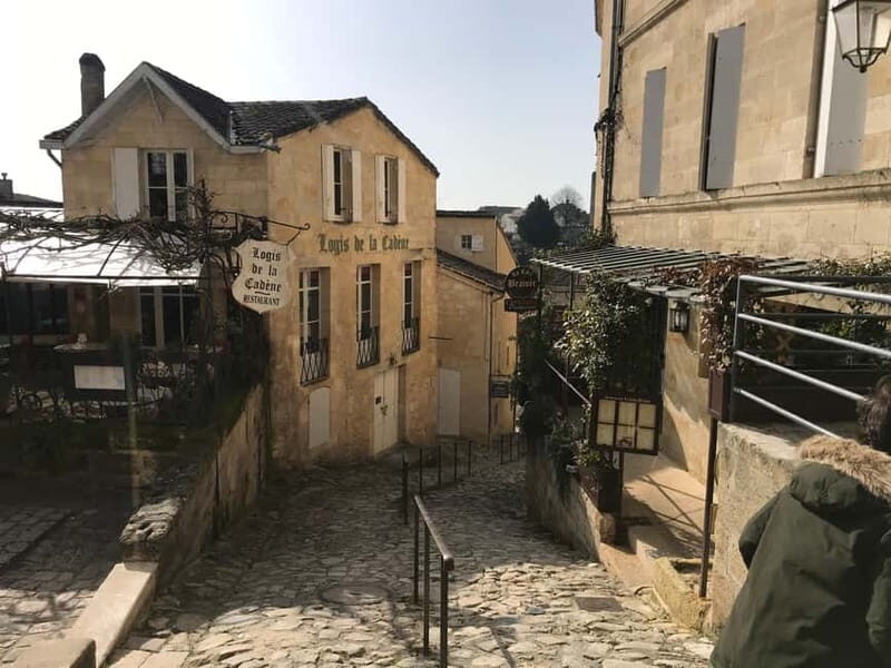 Exclusive Wine Tour of the St-Émilion Chateaux with tastings - FAQs