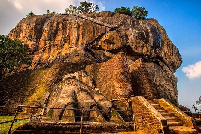 Excursion to Ancient Historical Mirages (SIGIRYA & DAMBULLA) - An In-Depth Look at the Signature Stops