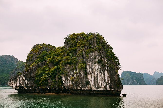 Excursion to Ha Long Bay with Titop Island and kayaking in Luon Cave - FAQs
