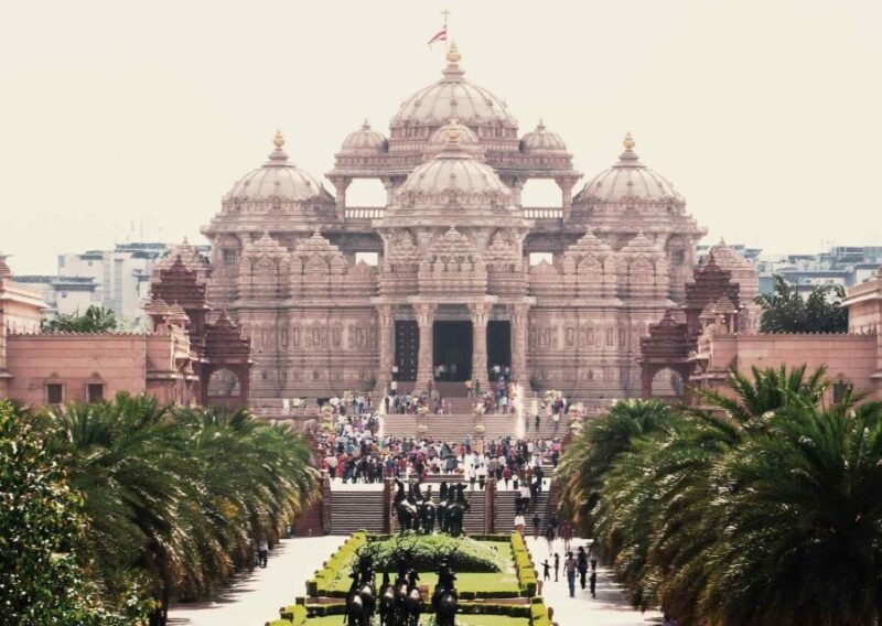 Experience 2 Hours Guided Spiritual Walking Tour of Delhi - A Closer Look at the Tour Experience