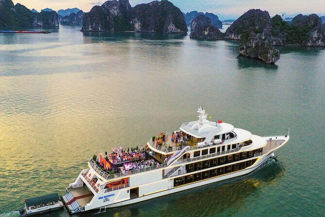 Experience 5 Star Sea Octopus Luxury Cruise in Halong Bay - Key Points