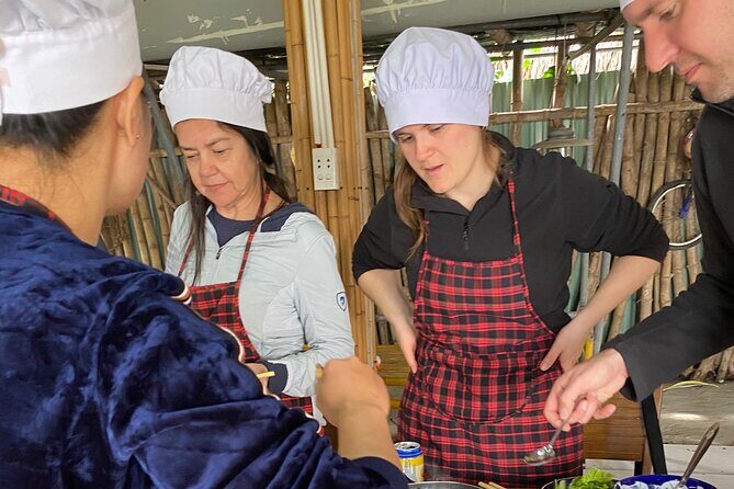 Experience Cooking Class with Local Chef in Hoi An - The Pacing and Group Size