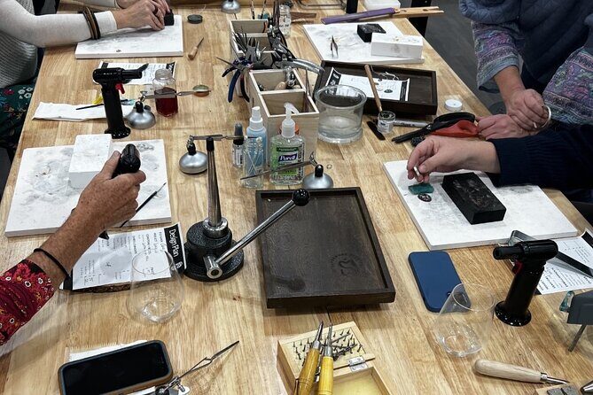 Experience Create your own jewelry workshop for beginners - Practical Tips for Participants