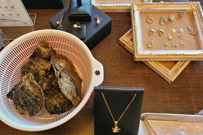 Experience Extracting Pearls From Akoya Oystersosaka - Key Points