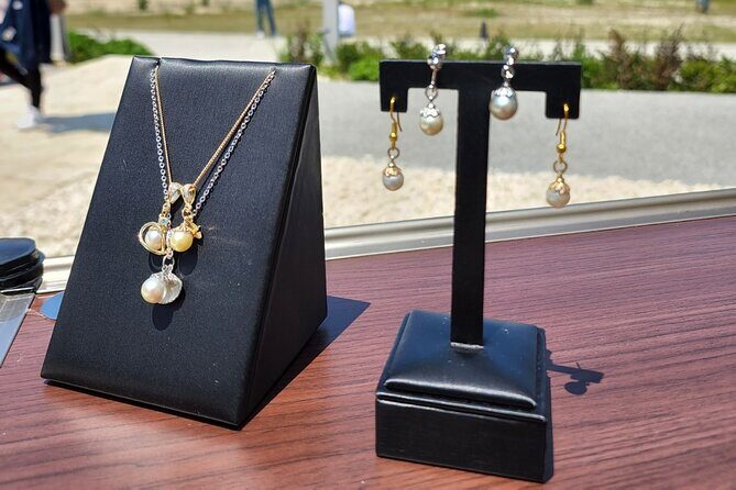 Experience Extracting Pearls From Akoya Oystersosaka - Practical Tips for Participants