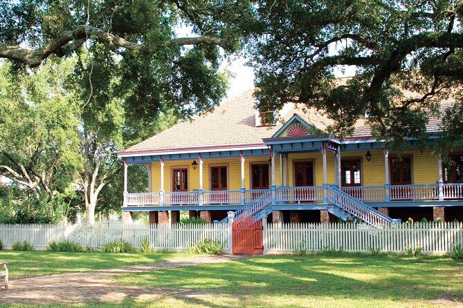 Experience Full-Day Laura Plantation & Pontoon Swamp Tour w/Transportation - FAQs