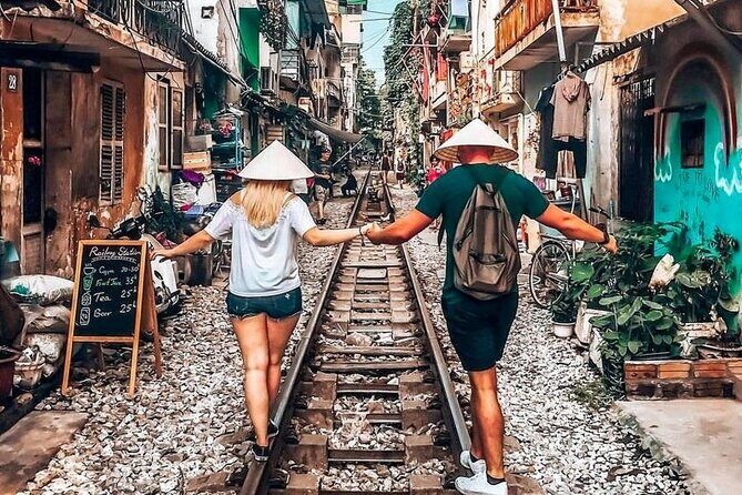 Experience Hanoi Food with Train Street Visit - Key Points