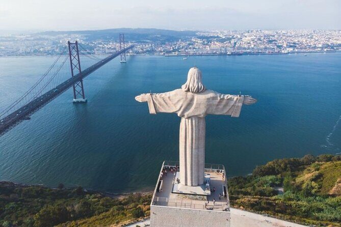 Experience Historical Lisbon City Tour with Live Guide - Key Points
