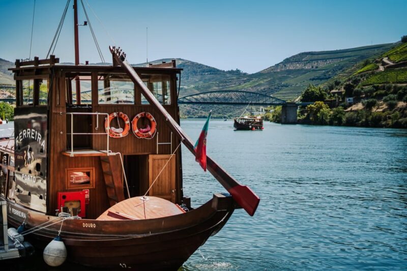 Experience in Pinhão: Wine Tasting, Lunch and Rabelo Boat - Key Points