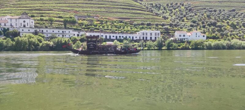 Experience in Pinhão: Wine Tasting, Lunch and Rabelo Boat - Pinhão and the Railway Station