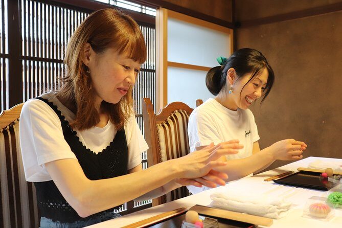 Experience of making sweets taught by professionals Local tour & guide - The Sum Up