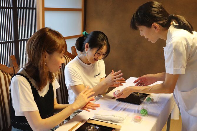 Experience of making sweets taught by professionals Local tour & guide - FAQ