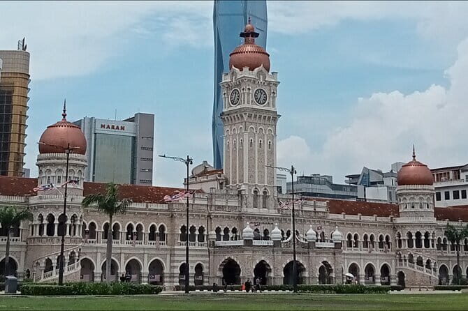 Experience Old Part and New Part of Kuala Lumpur City by Foot - Key Points