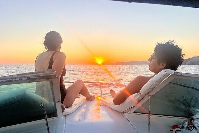 Experience Sunset on the Ocean - An In-Depth Look at the Sunset Tour