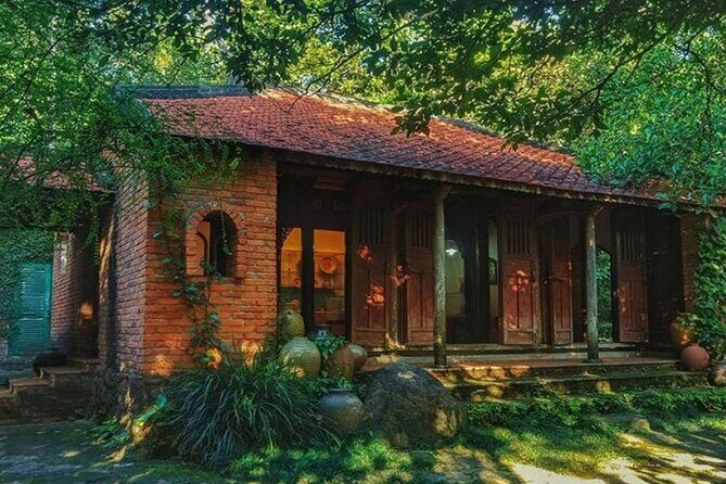 Experience Traditional Vietnamese Costumes at Dong Dinh Museum - The Setting: Dong Dinh Museum