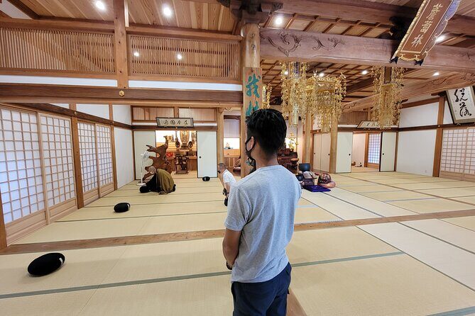 Experience Zen meditation or sutra copying, and enjoy vegetarian food with monk - Zen meditation or sutra copying