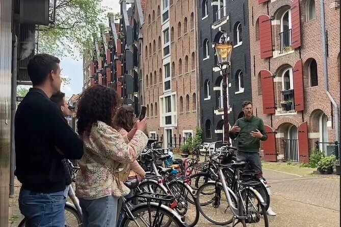 Explore Amsterdam by Bike in the Company of a French Local Guide - Exploring Amsterdam by Bike with a French Guide: A Deep Dive