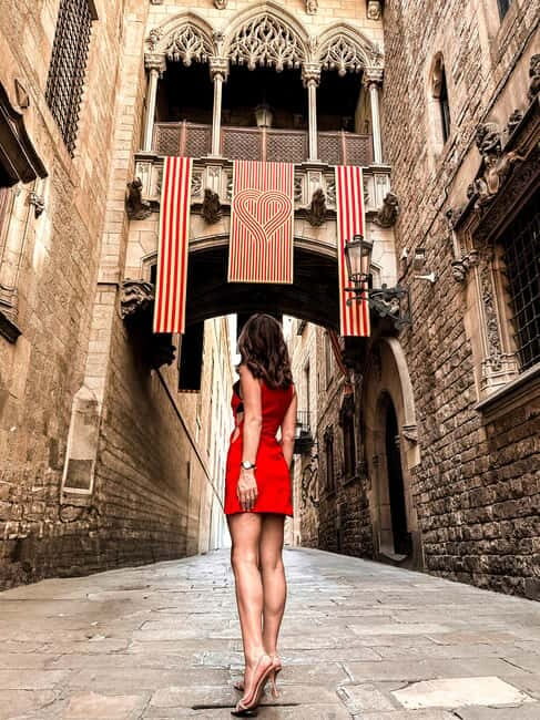 Explore Barcelona: Professional Photo Tour - Key Points
