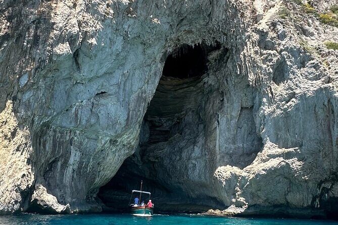 Explore Capri in 3 hours with Private Boat - An In-Depth Look at the 3-Hour Capri Boat Tour