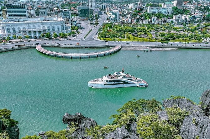 Explore Halong Bay or Bai Tu Long Bay on Luxury Saquila Yacht - Key Points