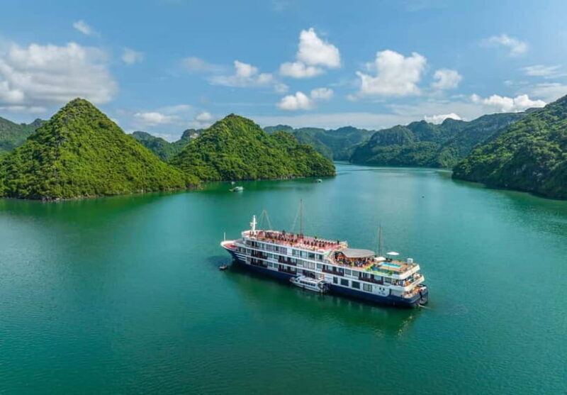 Explore Halong&Lan Ha Bay 5* cruise, classy-bathtub-balcony - Introduction