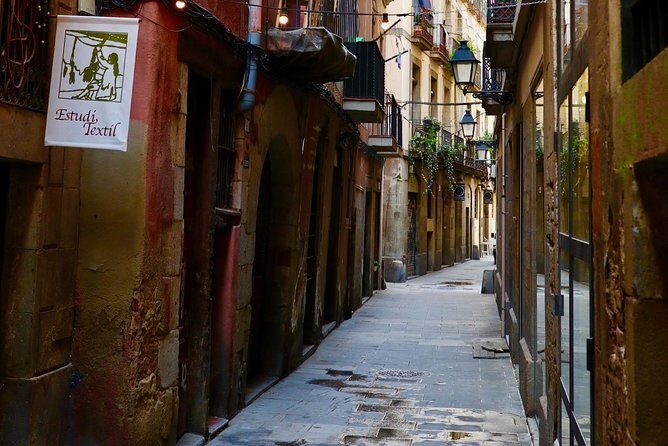 Explore hidden streets of Barcelona with a local - Authentic Experiences and Authentic Recommendations