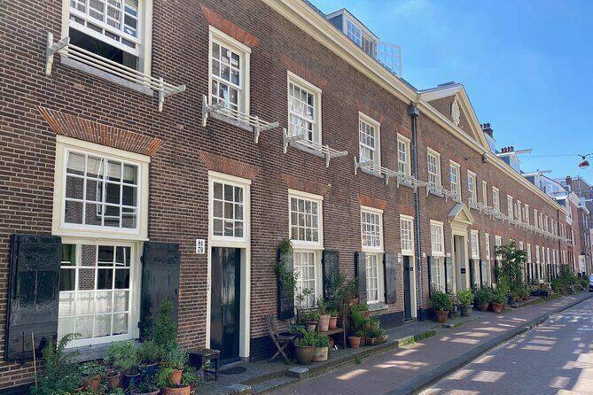 Explore hidden streets with friends - An In-Depth Look at the Tour Experience