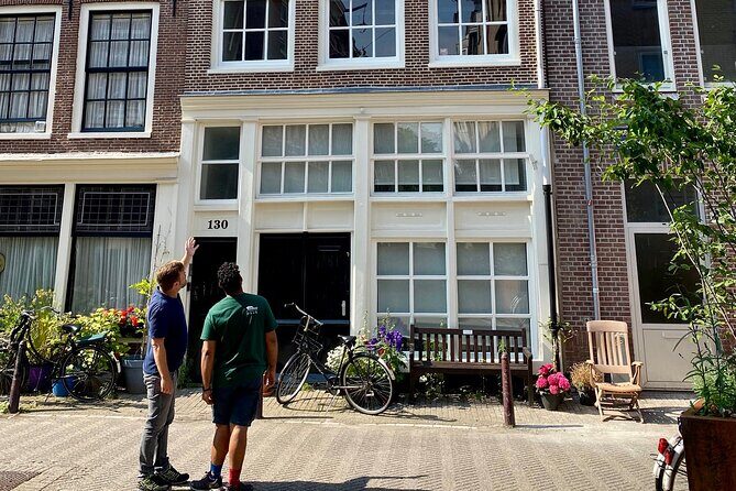 Explore hidden streets with friends - Summary of the Experience