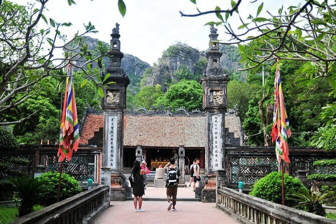 Explore Hoa Lu, Tam Coc/Trang An, and Mua Cave in a full-day tour - Who Will Love This Tour?