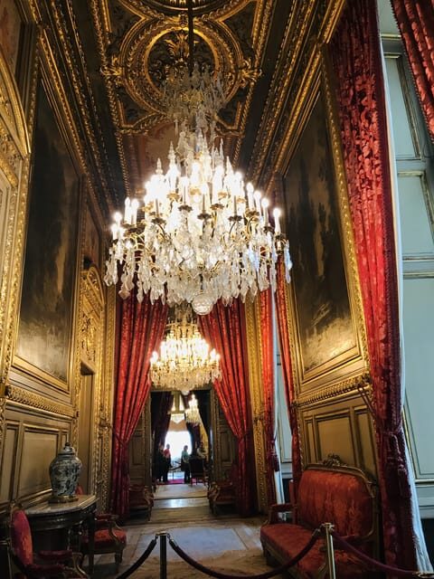 Explore Iconic Masterpieces At The Louvre Museum - Key Points