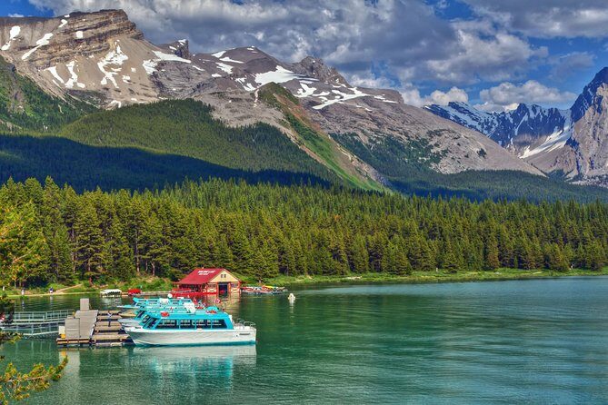 Explore Jasper Tour with Maligne Lake Cruise - An In-Depth Look at the Jasper & Maligne Lake Experience