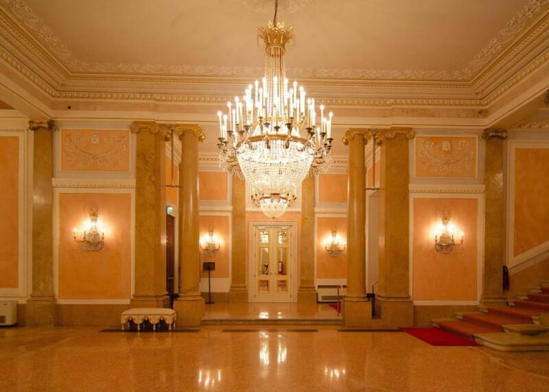 Explore La Fenice: Iconic Operas and Modern Masterpieces - Modern Performances and Premieres