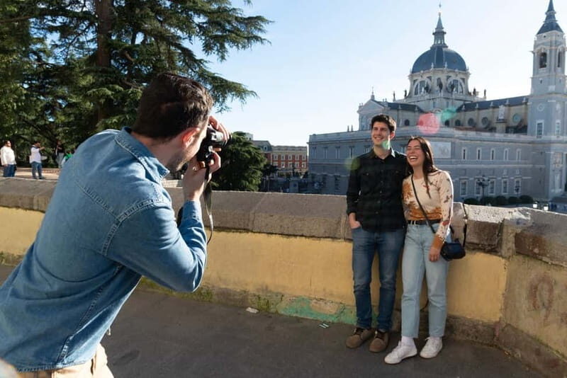 Explore Madrid by bike taking photos with Benja - Key Points