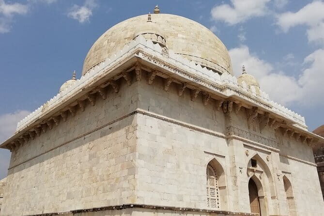 Explore Mandu's Architectural Marvels And Romantic Legends - FAQ