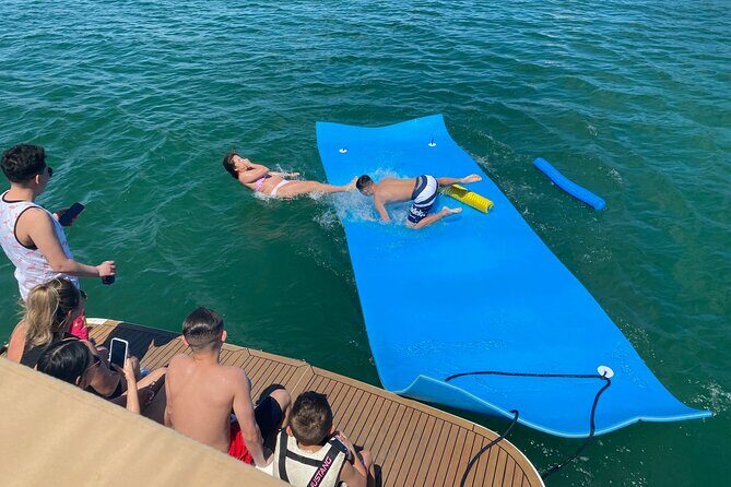 Explore Miami on a beautiful 45' Yacht - FAQ