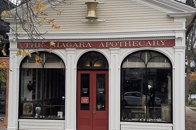 Explore Old Town Niagara-on-the-Lake: A Self-Guided Walking Tour - Queen’s Royal Park & Lake Views