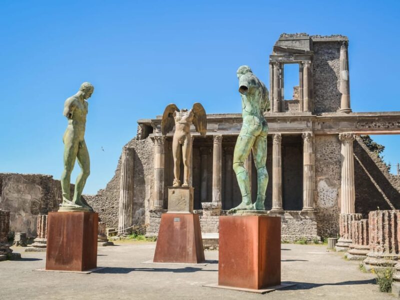Explore Pompeii: Ruins, Forum & Ancient Villas Unveiled - The Experience of the Guide and Group Size