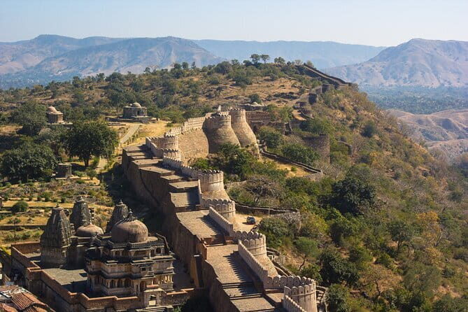 Explore Ranakpur Temple and Kumbhalgarh Fort from Udaipur with Jodhpur Drop - Authentic Experiences and Authentic Insights